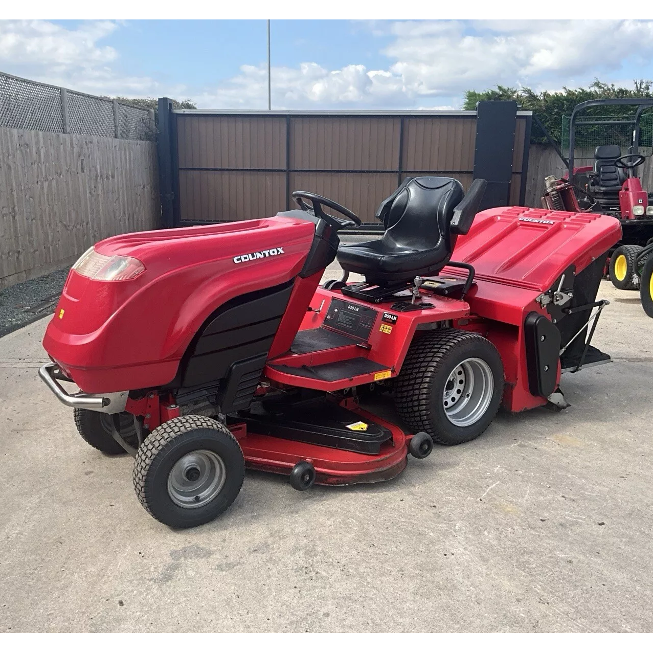 COUNTAX D50 LN DIESEL RIDE ON LAWN MOWER